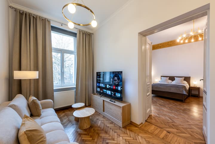 Classic Vintage Stay • City Centre Suite • By Cota - Krakova