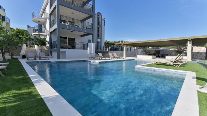 Luxury Apartment Nala With Pool Near Beach - Rogoznica