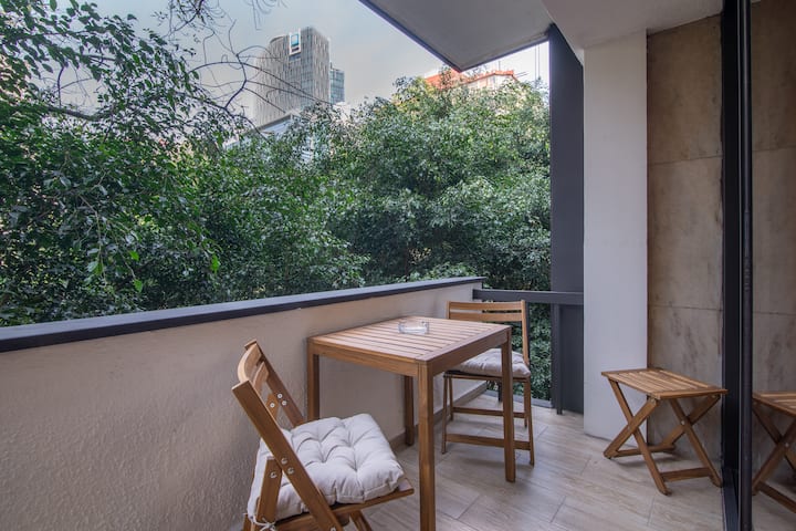 Bright & Spacious W/terrace | Heart Of Zona Rosa - Mexico City