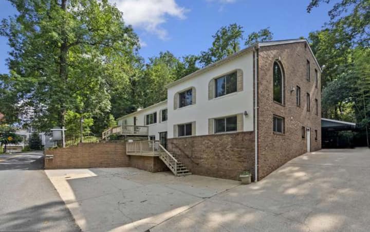 Dazzling Home Near Rock Creek Park - Silver Spring, MD
