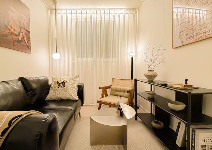 신규할인20%/합법숙소
공항철도 Dmc역 도보 5분
1층 단독주택/마당정원/3베드룸 - 주교동