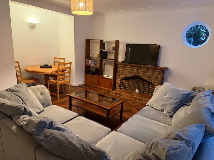 Central Bromley Apartment With Two Double Bedrooms - Beckenham
