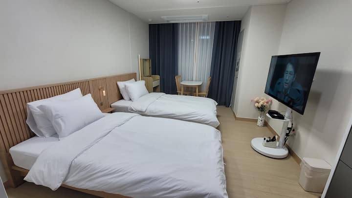 [Basilla_631] 잠실20분/ott6종/주차무료/고층뷰전망/투베드/50인치tv - 구리시