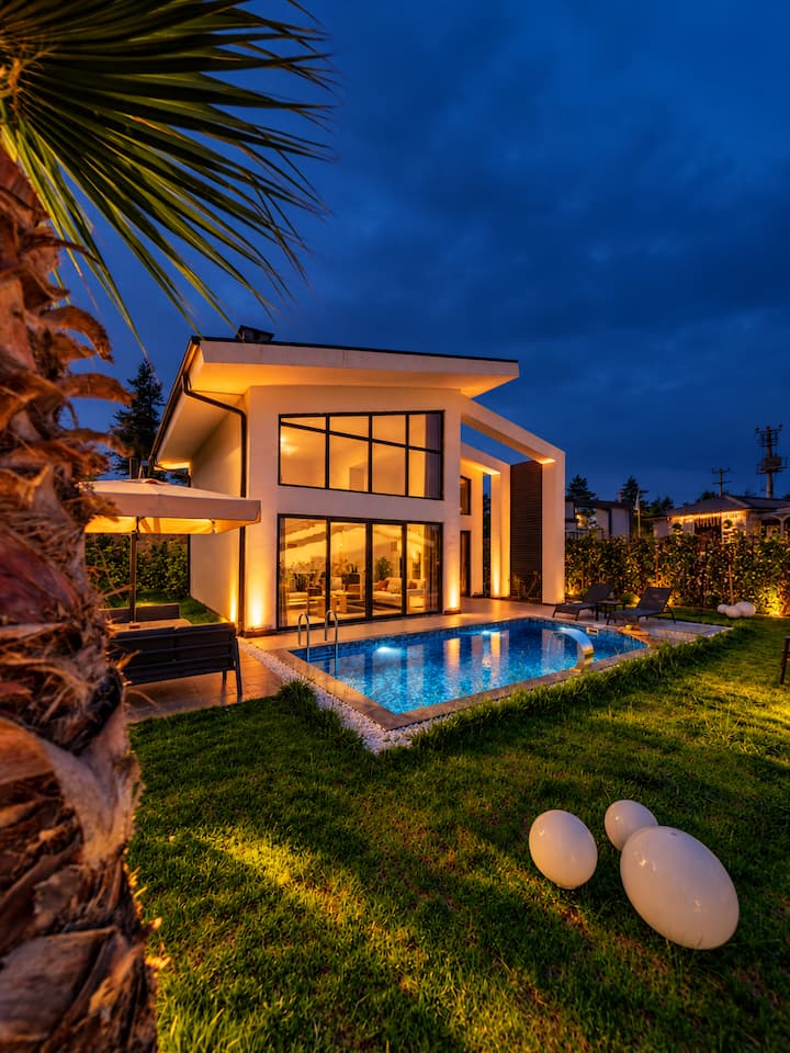 Stylish Heated Pool With View In Bulut Villa Sapanca - Sakarya