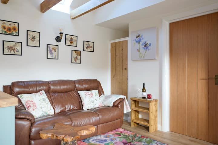 The Beehive At Cheverton Farm With Indoor Pool - Isle of Wight