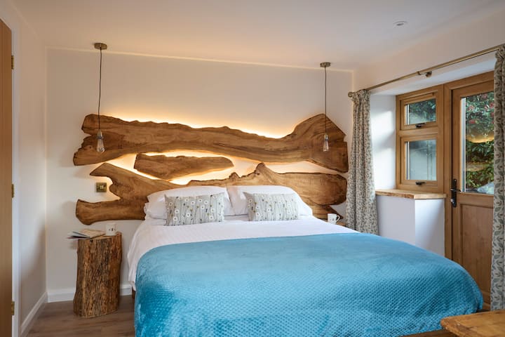 The Beehive At Cheverton Farm With Indoor Pool - Isle of Wight