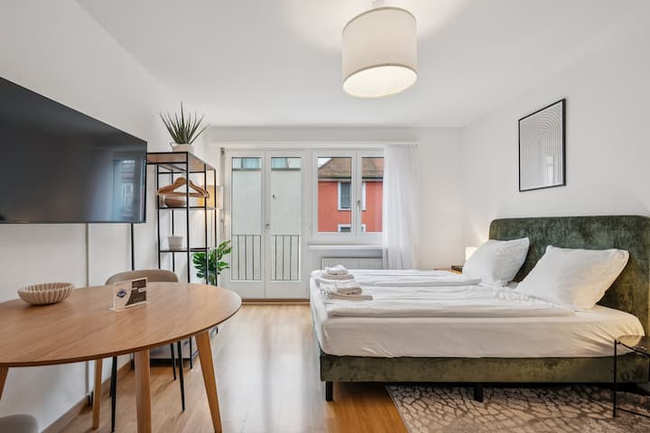 Smart Tv / City Centre / Wifi / Queen Bed - Cr 32 - Zurique