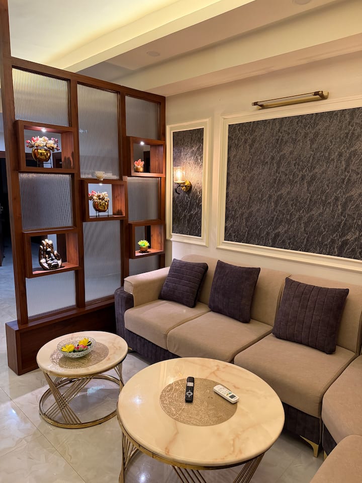 18 Homes Premium |Luxury Stays - Kanpur