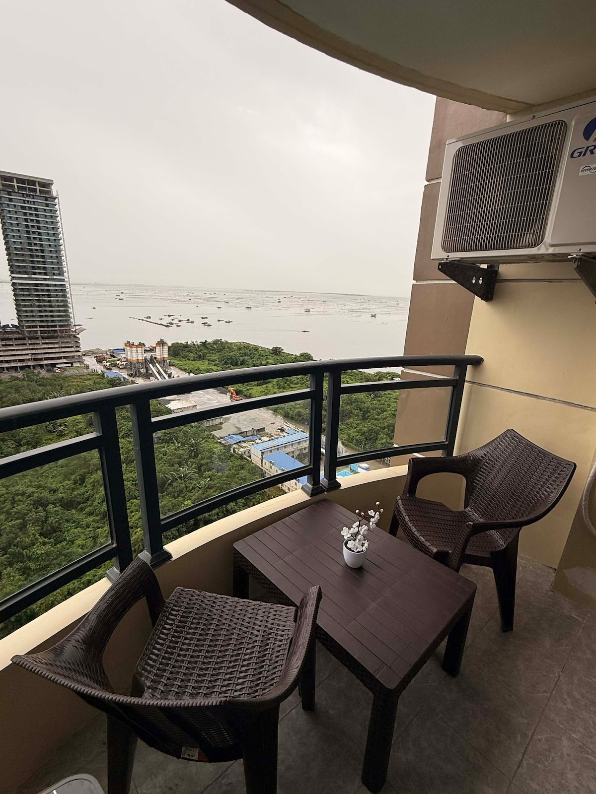 Sy bay suites near PITX NAIA Airport T3 MOA Okada - Flats for Rent in ...