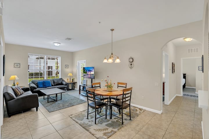 Lake & Pool View Fireworks Vista Cay 2 Bed 2 Bathroom Stunning - Winter Garden, FL