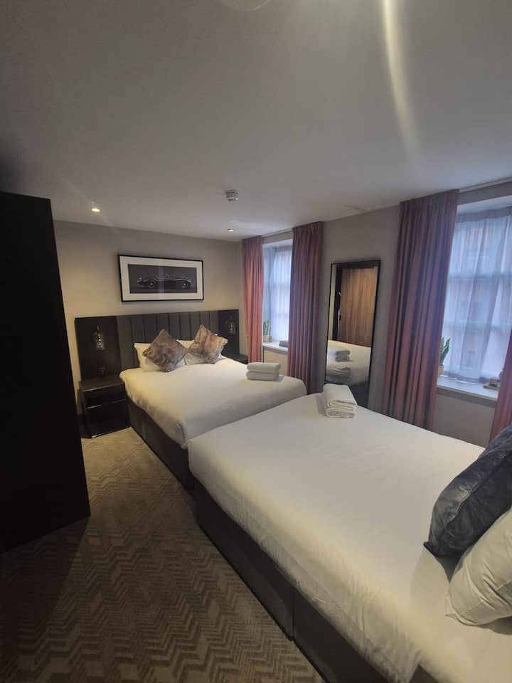 1 Bedroom Duplex Apartment- Sleeps 6 - Liverpool
