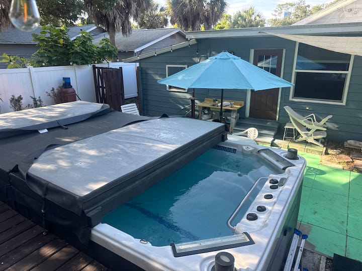 Beachy Comfortable Cottage! - サラソータ, FL