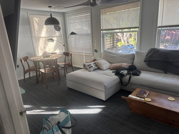 Beachy Comfortable Cottage! - Sarasota, FL