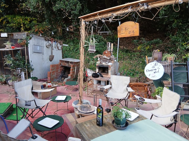 人懐っこい看板犬。海まで歩いて5分「焚火コーナー有」自然派ホストと食育体験できる一軒家貸し切りの宿 - Fukuoka