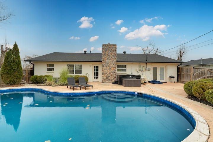 Magnolia Pool House W Hot Tub 3br /4 Beds 2ba - 羅傑斯