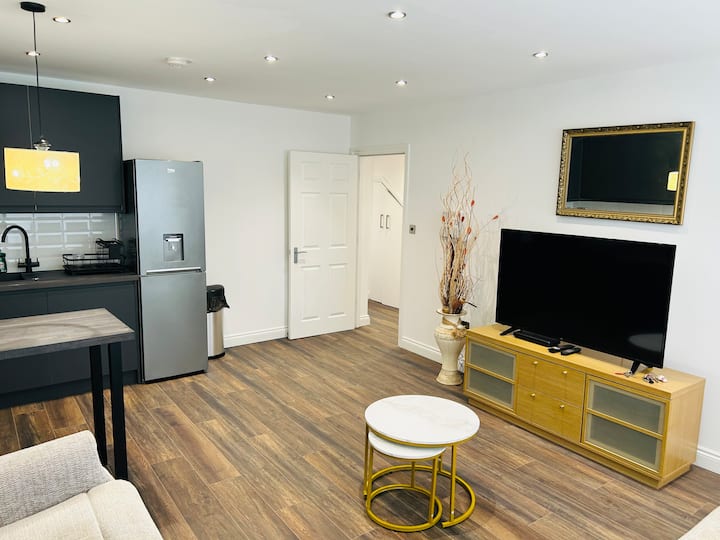 1 Bed Apt Close To Town Centre & Train Station - Northampton, UK