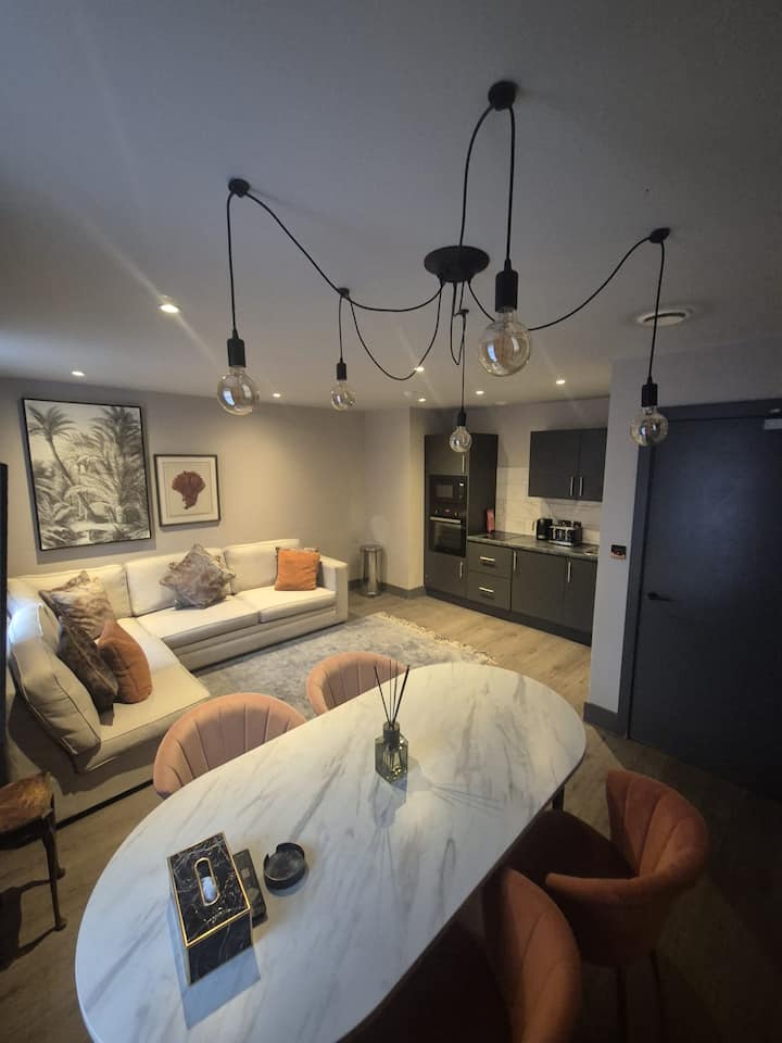 2 Bedroom Apartment- Sleeps 7 - Liverpool