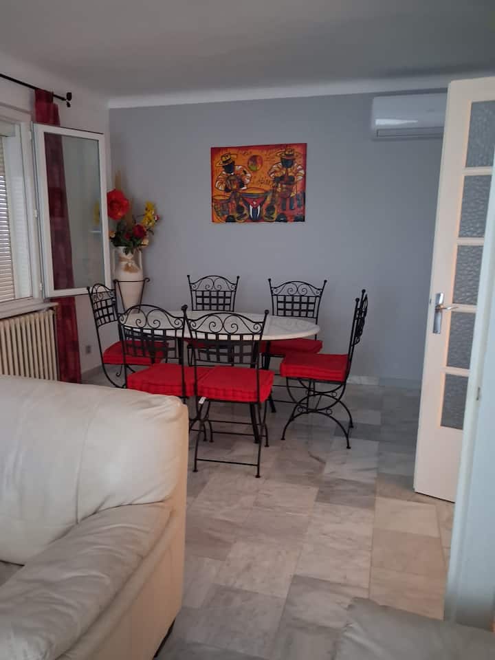 Belle Maison Familiale 
Pour 8 Personnes - Agde