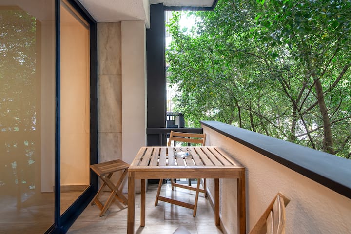 Spacious 2 Br W/terrace | Heart Of Zona Rosa - Mexico