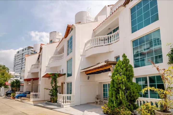 Prívate House - Four Floors - A 100 Mt De La Playa - Cartagena, Colombia