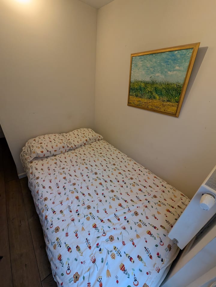 Tiny And Cozy Room In Ground Floor Apartment. - Amsterdam