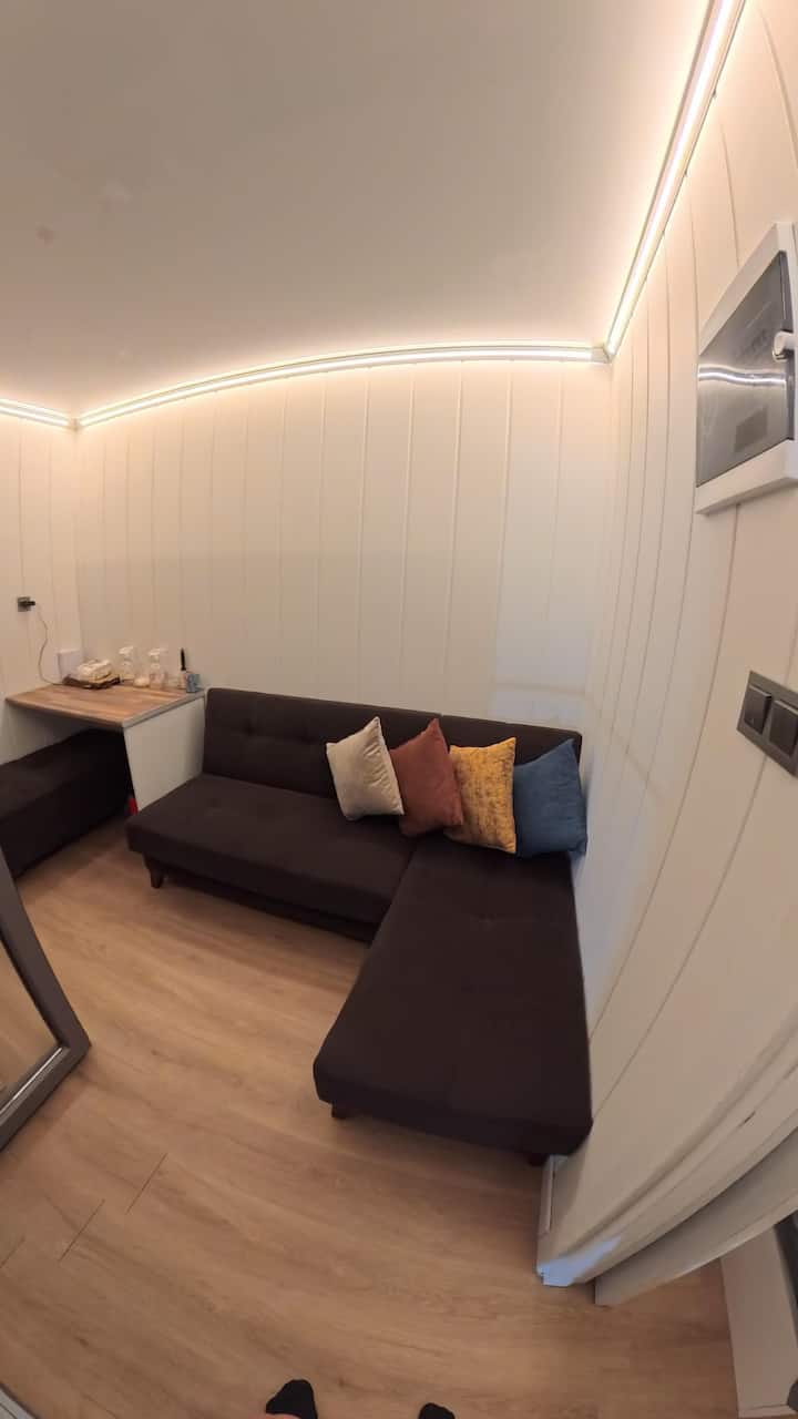 Buca Kaynaklar’da Sıcak Isıtmalı Havuzlu Tinyhouse - İzmir