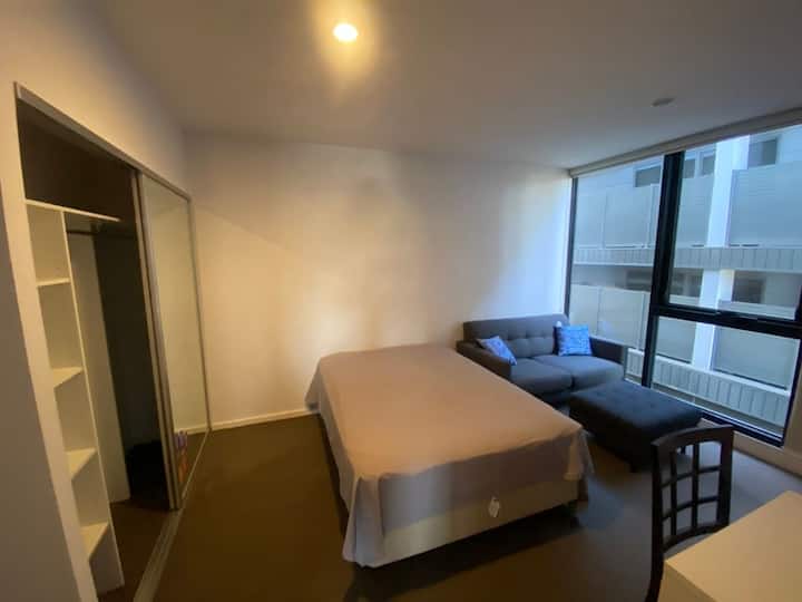 Private Bedroom With Private Bathroom - Kensington