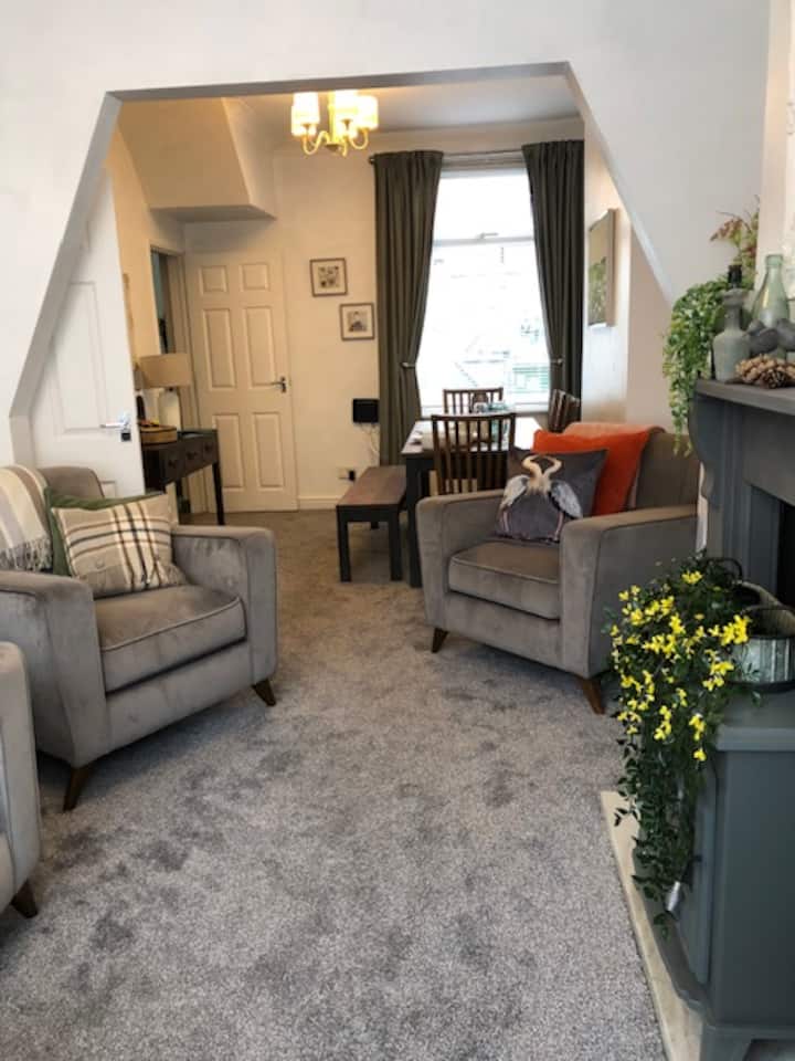 Coastal 3 Bed | Steps From Redcar Beach & Station - Redcar