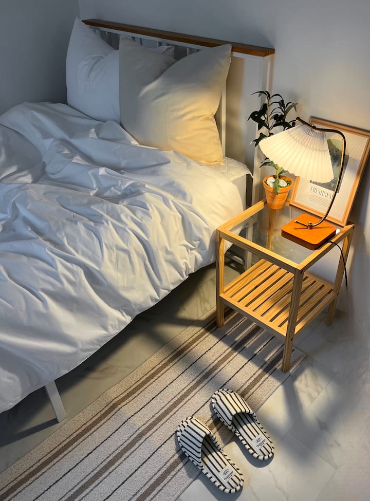 [장박할인]클로버스테이 |지하철  3분| 무료 넷플릭스 | 고척돔 15분|홍대여의도 25분 - 하안2동