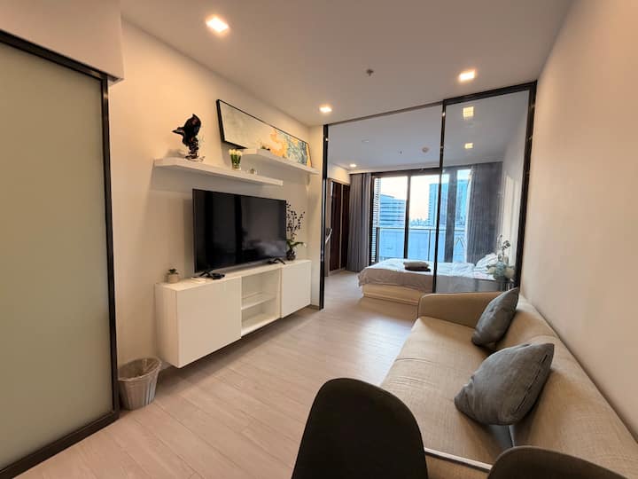 Big Standing Desk With W/pool, Spa, Gym, Near Mrt - Bangkok