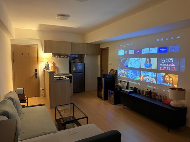 Modern Flat, Sai Ying Pun / Sheung Wan, Hong Kong - South Island