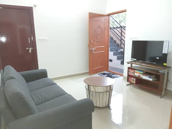Quiet 2bhk Hebbal | Work Desk | Near Aster Cmi - Bengaluru