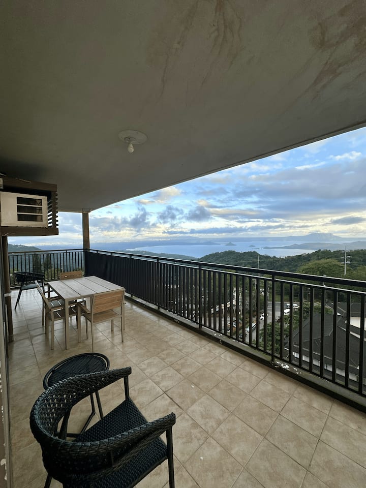 Balaico Tagaytay 12f 2br W/ Balcony Taal View - Tagaytay