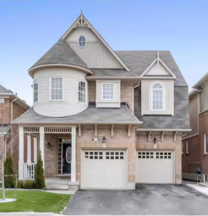 Monthly-ready 4br Home W/ Workspace & Backyard - Milton