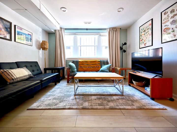 Quiet, Art-filled Apartment Near Jhu & Downtown - Baltimore, MD