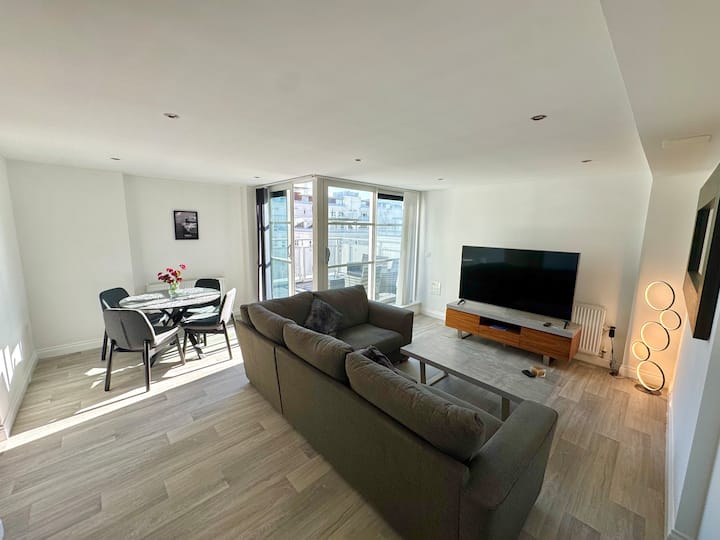 Deluxe 2 Bed Apartment For Families & Contractors - Leicester