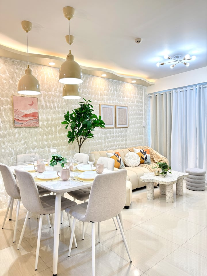 2-br Stylish Escape Near Moa | Big Tv + Karaoke - Manila