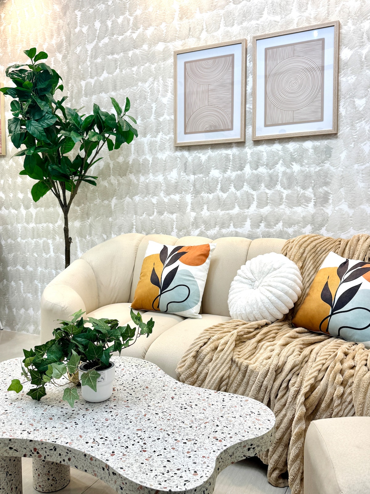 2-BR Stylish Escape près de MOA | Grande télévision + karaoké ...