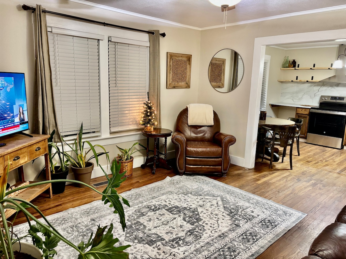 Bison Hall 8, No cleaning fee 1 block from Harding - Houses for Rent in ...