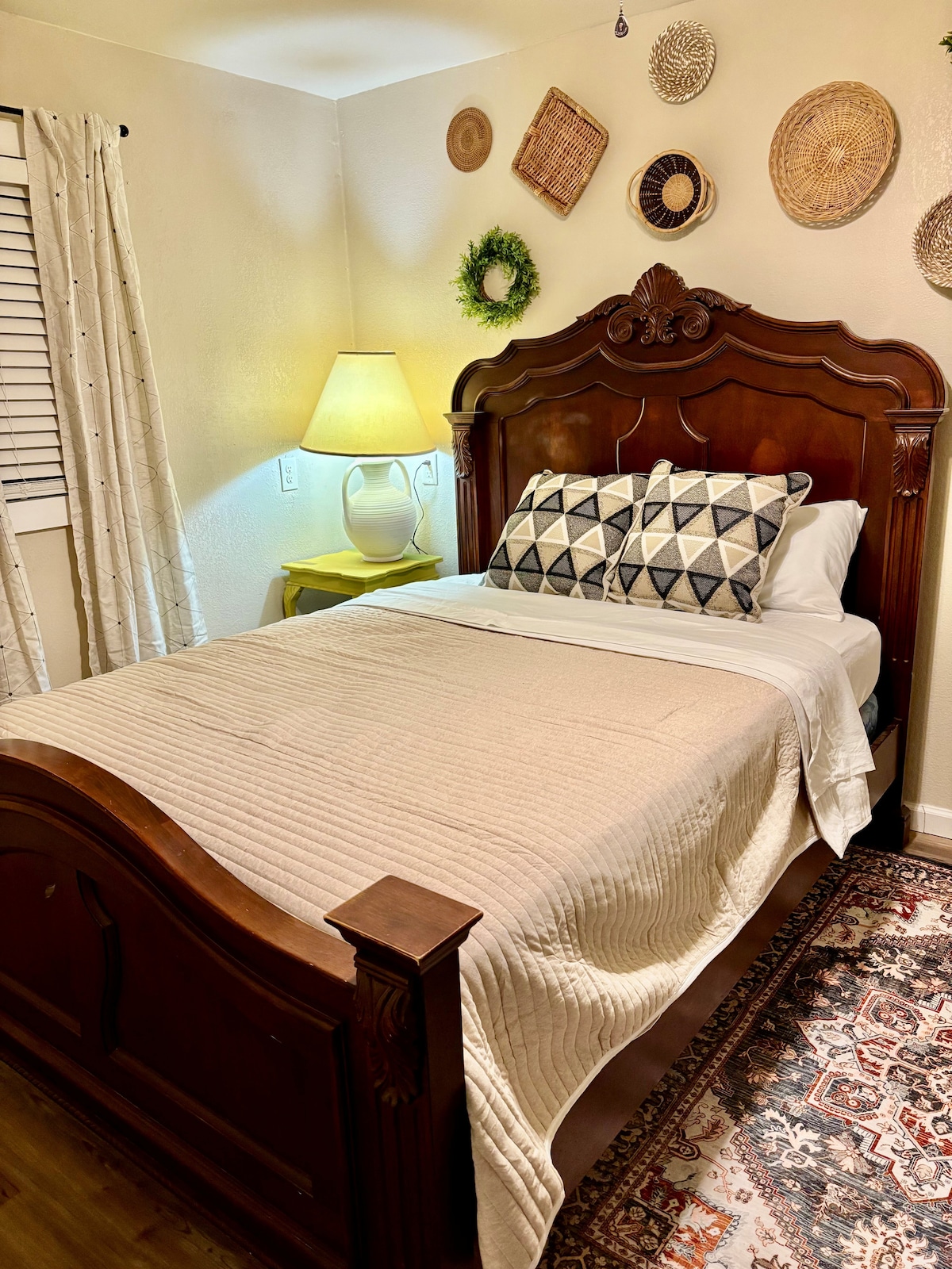 Bison Hall 8, No cleaning fee 1 block from Harding - Houses for Rent in ...