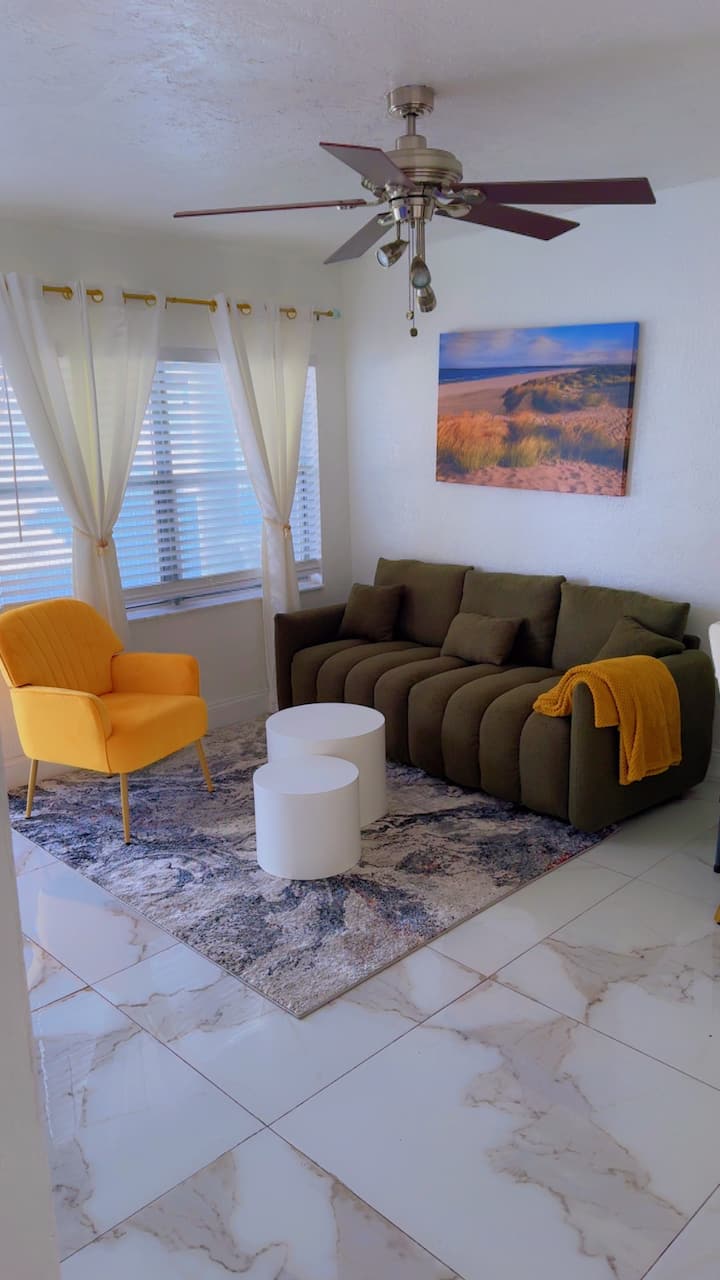 Fenced Yard 10 Minutes To Fll Airport - Fort Lauderdale