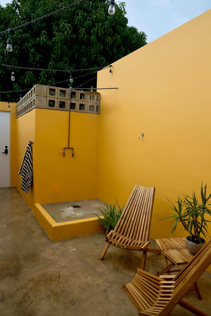 Goya Suite — 2br Retreat With Private Patio - Levittown