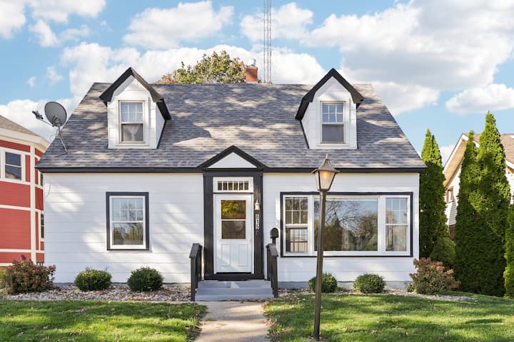 Church Street Retreat - Downtown Location! - Wisconsin Dells, WI