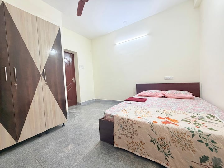 2bhk|ott|wifi|apollo|sankar Nethralaya|us Visa| - Chennai