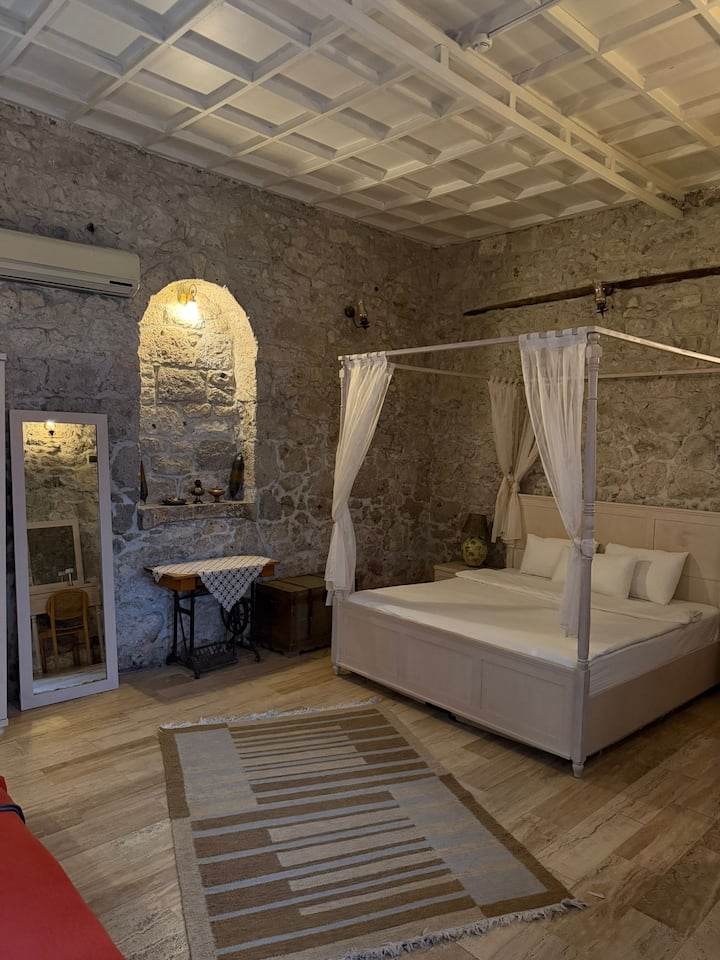 Alaçatı'nın Taş Konağı Aliko Otel Kahvaltılı - Alaçatı