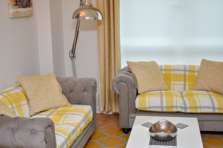 Large City Centre Flat With Ensuites And Parking - Northampton