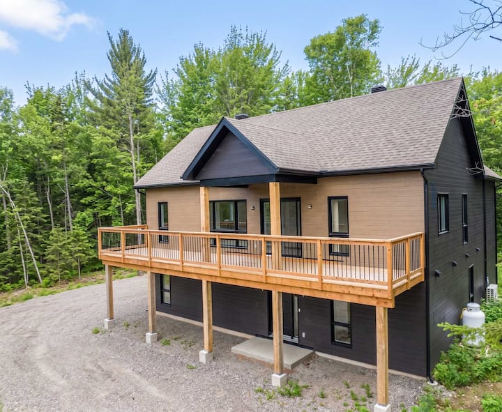 Spa, Billard Et Confort | Chalet Le Barista - Hawkesbury