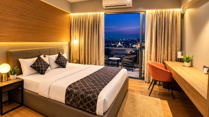 S S The Studio Stay 1br Ll - Raipur