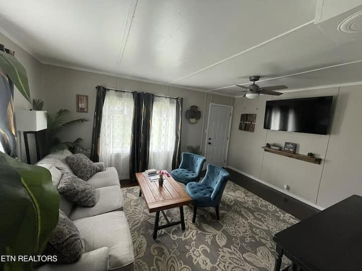 Fully Furnished Duplex Available In Oak Ridge - Oak Ridge, TN