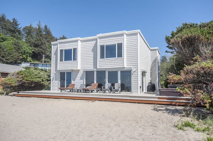 Ocean Front, 6 Bdrm, 4 Bath. Direct Beach Access - Lincoln City, OR